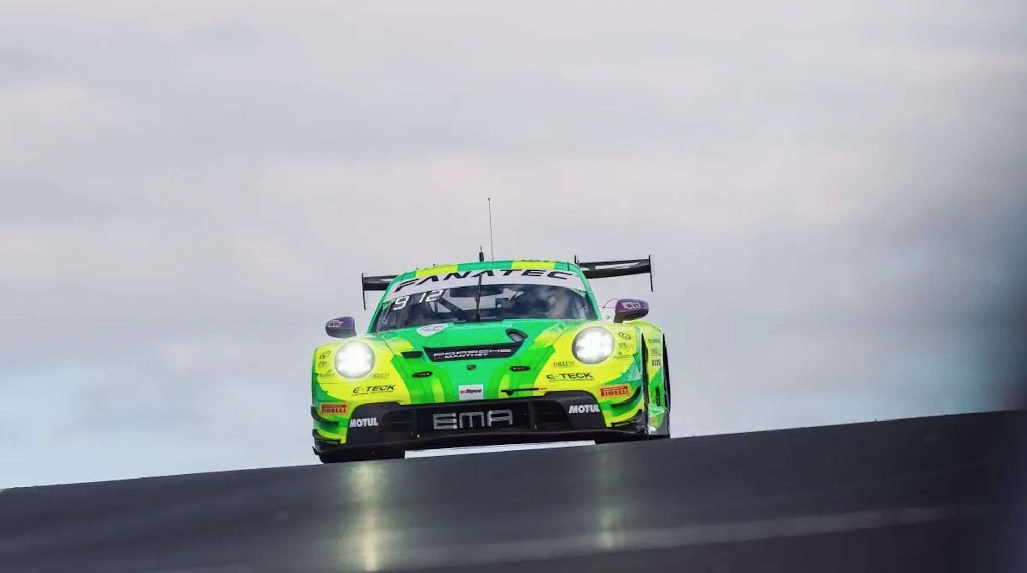 Porsche et Laurens Vanthoor remportent les 12 Heures de Bathurst