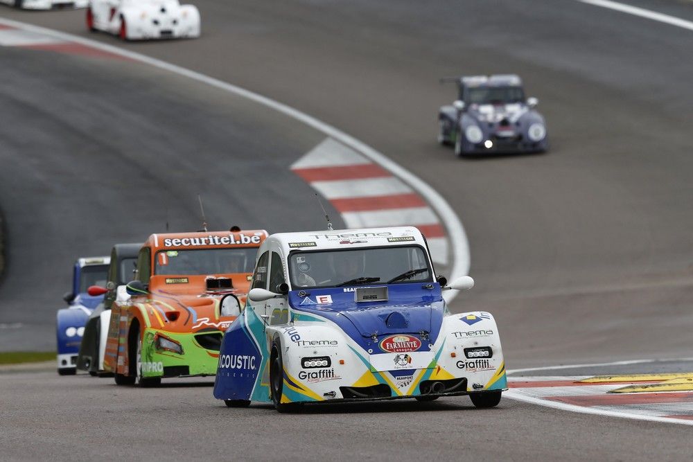 2CV Racing Cup Zandvoort : au milieu des dunes, les 'deuches'...