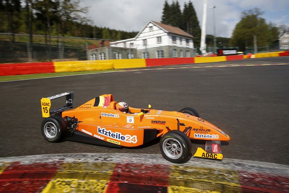 Formel ADAC Masters : une victoire et un accrochage pour Alessio ...