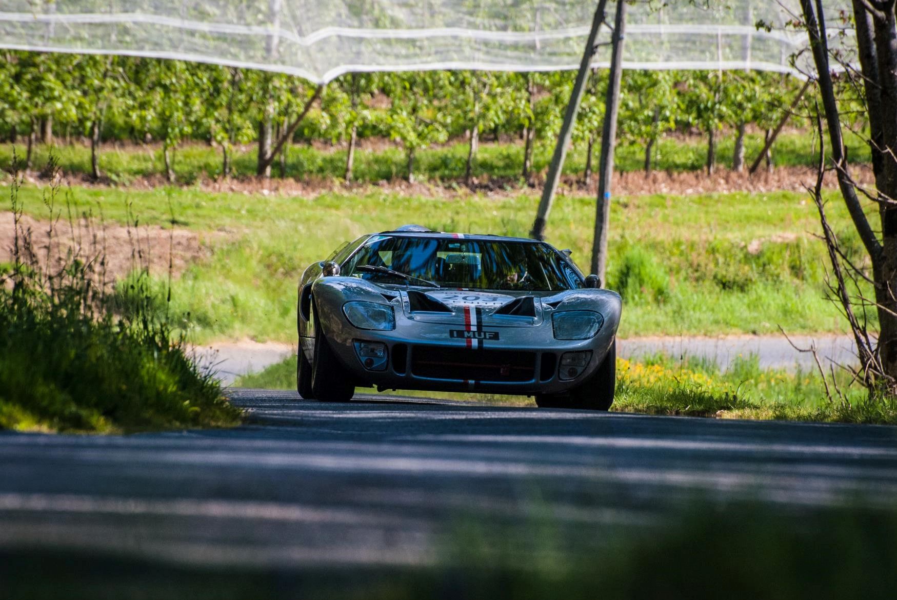 Tour Auto (J5) : la Ford GT40 en route vers la victoire