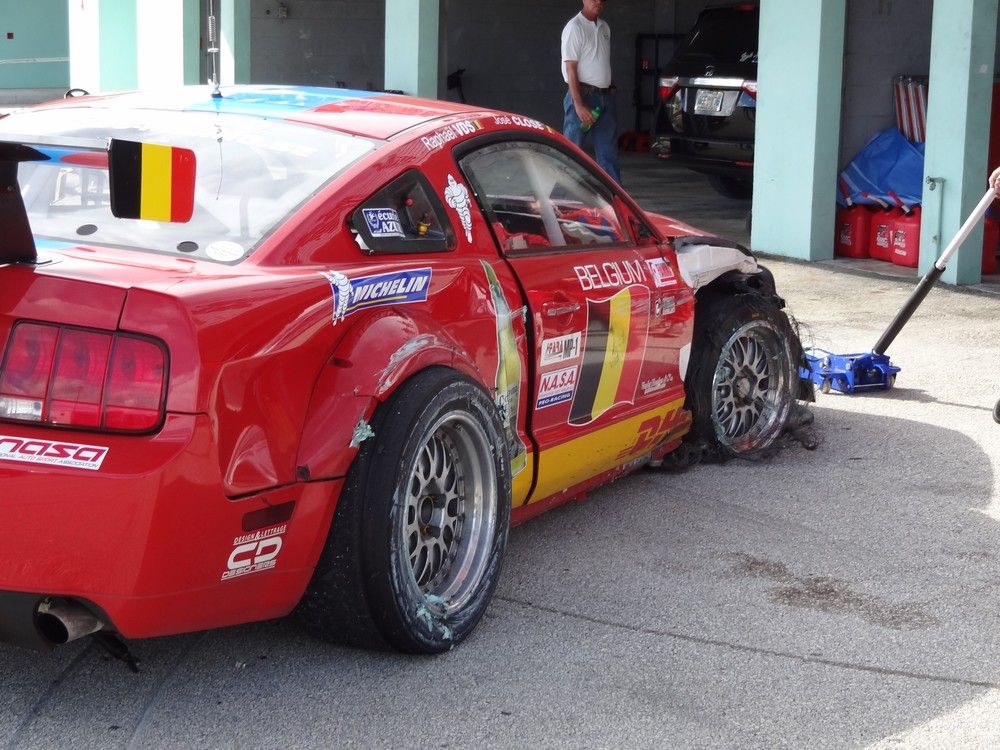 Miami 500 : crash sur le banking pour la Mustang VDS Racing Adventures